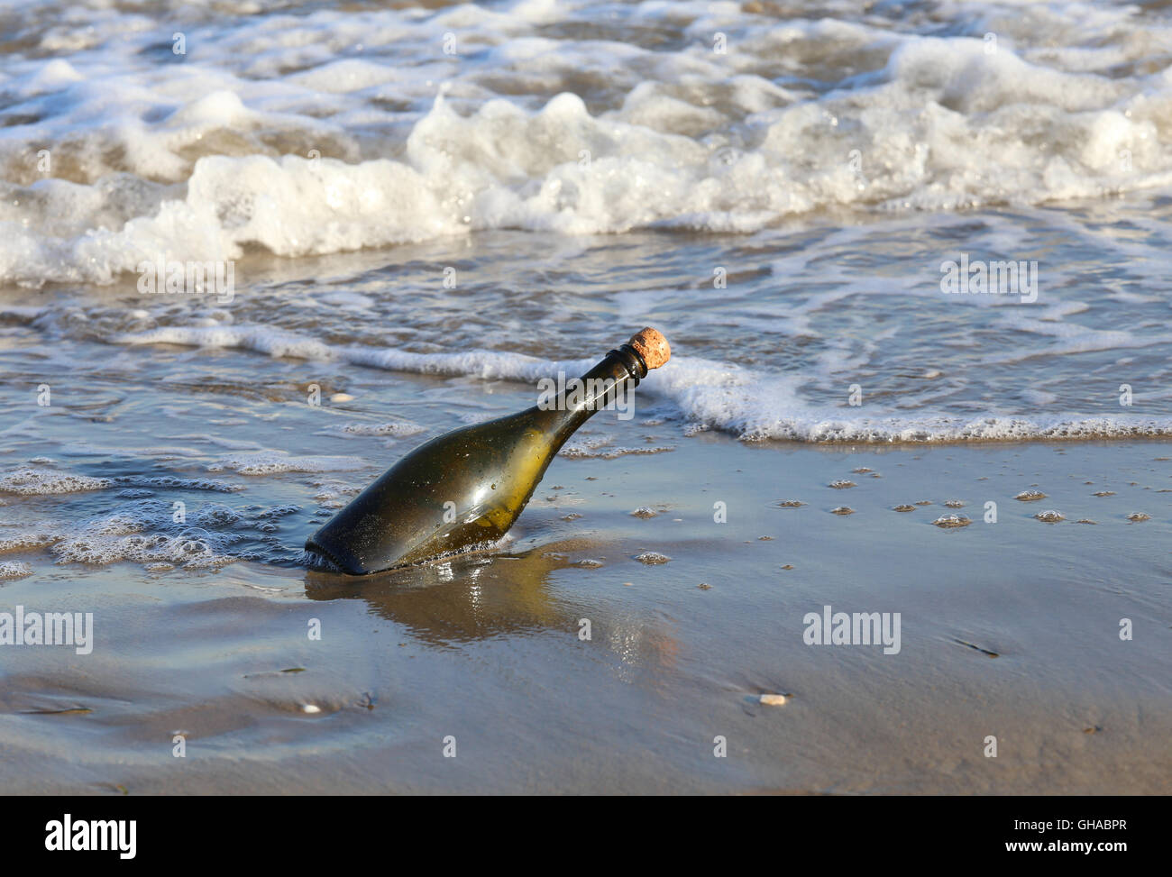 Bottle message secret hi-res stock photography and images - Alamy