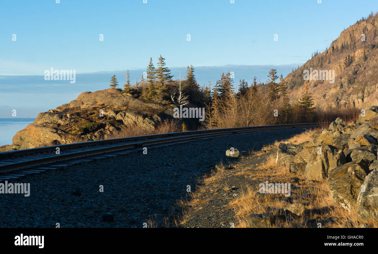 Railroad track around the bend hi-res stock photography and images - Alamy