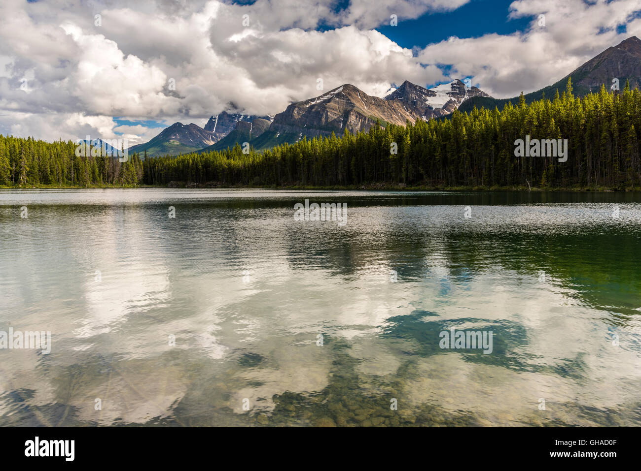 Herbert Lake, Banff National Park, Alberta, Canada Stock Photo - Alamy