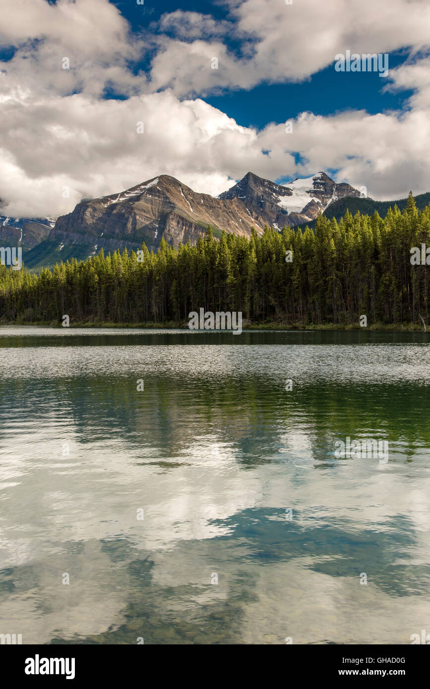 Herbert Lake, Banff National Park, Alberta, Canada Stock Photo - Alamy
