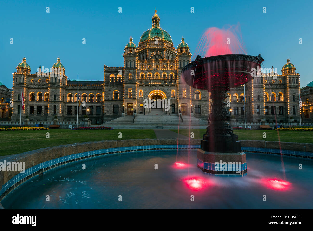 Twilight view of the British Columbia Parliament Buildings, Victoria ...