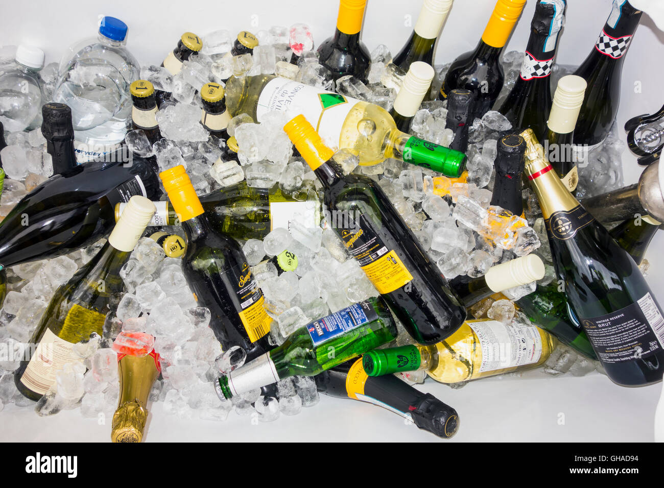 Cool cooling refreshing drinks hi-res stock photography and images - Alamy