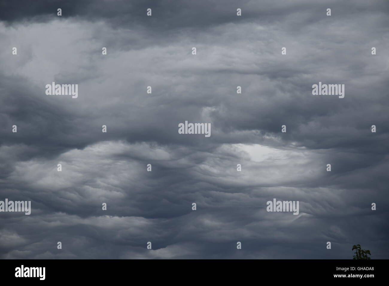 Undulatus asperatus clouds Stock Photo - Alamy