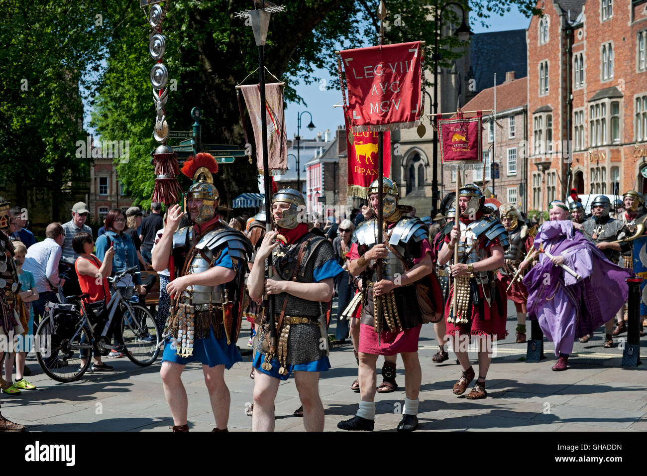 Roman Soldiers Marching Stock Photos & Roman Soldiers Marching Stock ...