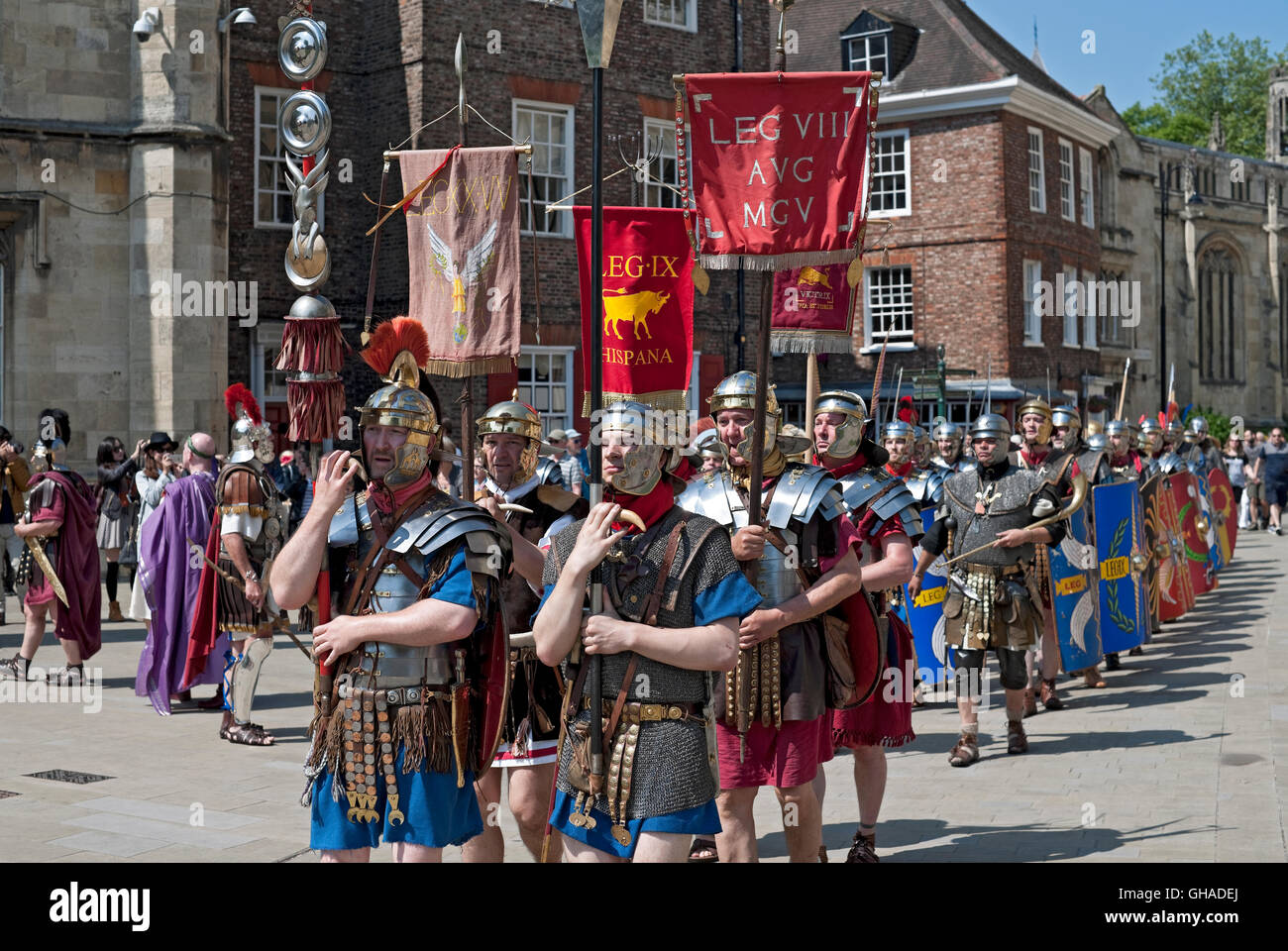 Roman army marching hi-res stock photography and images - Alamy