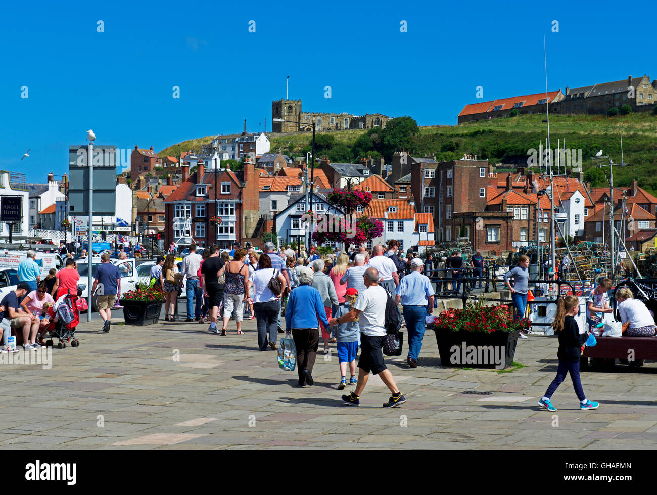 People at whitby hi-res stock photography and images - Alamy