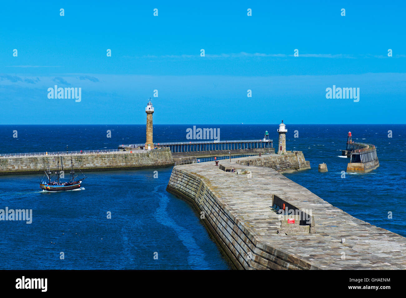 Whitby harbour lighthouses High Resolution Stock Photography and Images ...