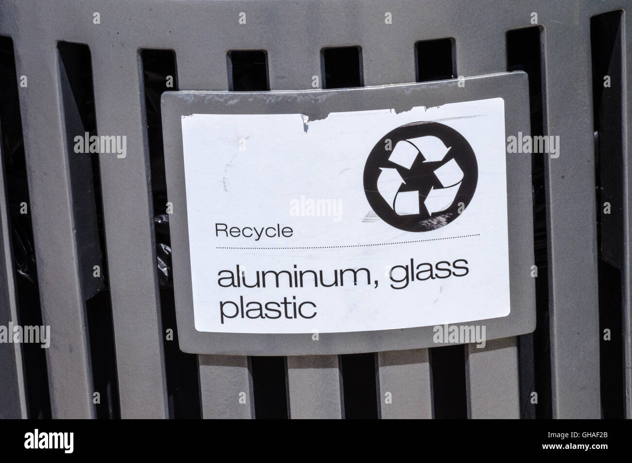 A recycling sign on a trash container Stock Photo - Alamy