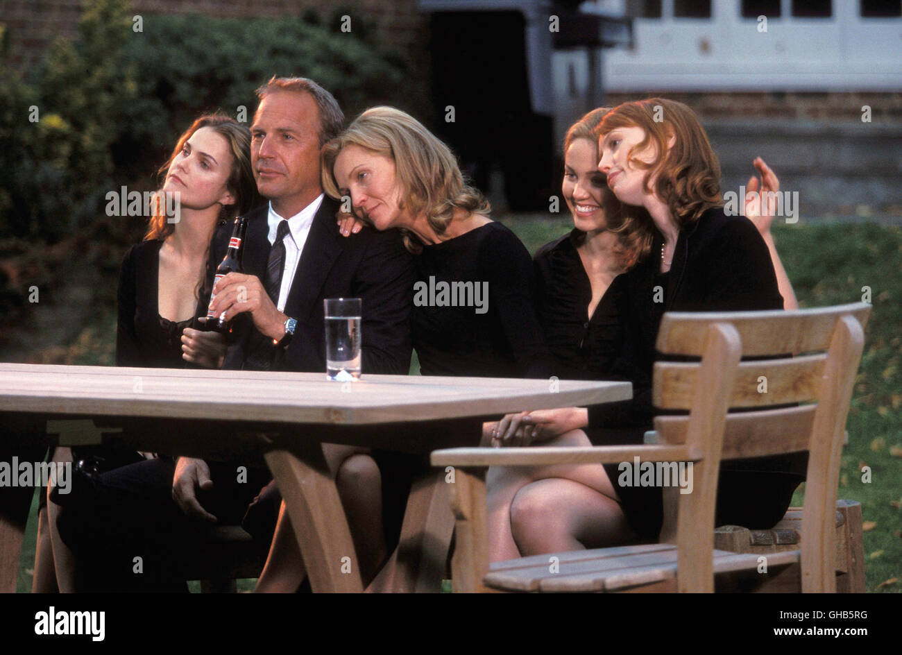 AN DEINER SCHULTER The Upside of Anger USA 2005 Mike Binder Emily (KERI ...