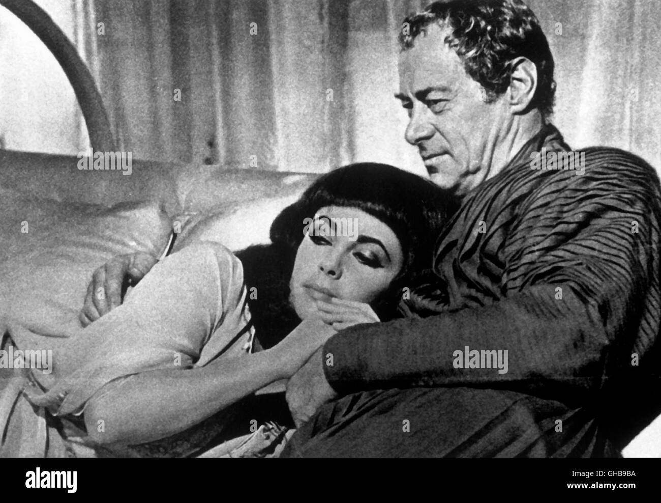 Film cleopatra taylor Black and White Stock Photos & Images - Alamy