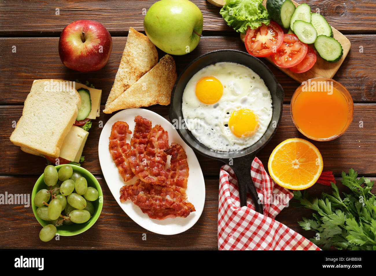 Traditional breakfast - eggs, bacon, toast and vegetables Stock Photo ...