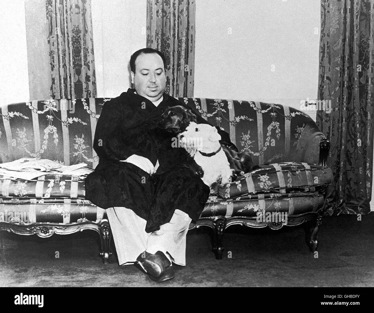 British Director ALFRED HITCHCOCK (1899-1980) with little dog during a ...
