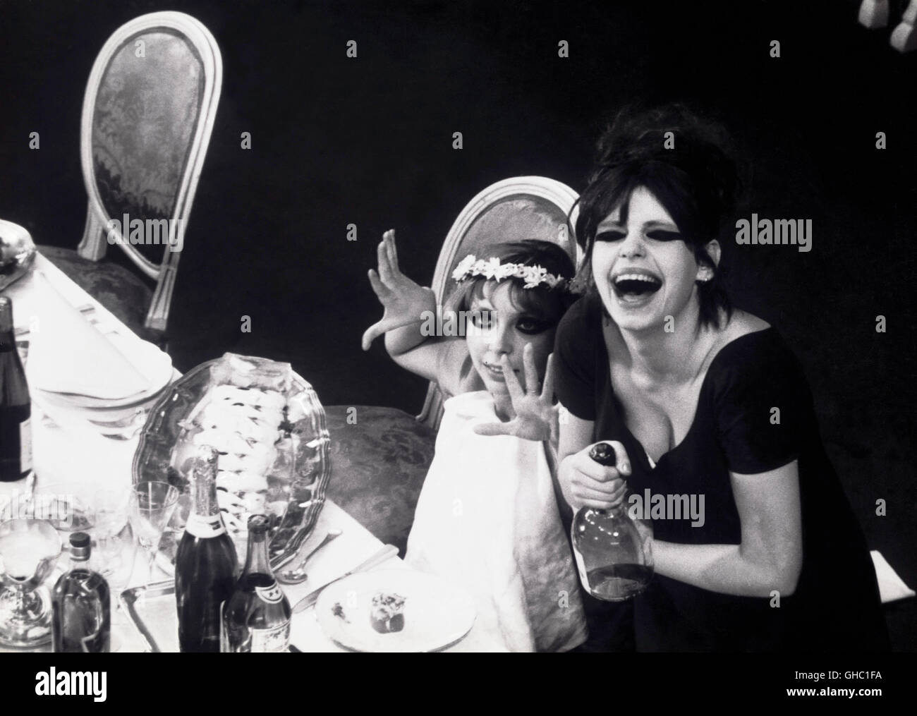 SEDMIKRASKY Sedmikrasky / Daisies Czechoslovakia 1966 Vera Chytilova ...