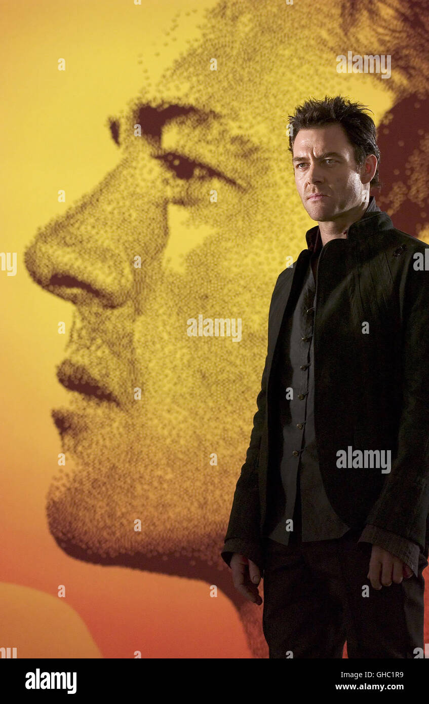 AEON FLUX USA 2005 Karyn Kusama MARTON CSOKAS (Trevor Goodchild) Regie ...