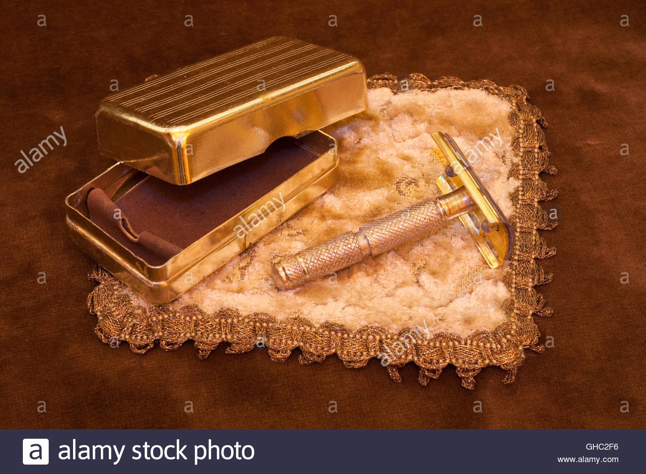 Antique Shaving Kit Stock Photos & Antique Shaving Kit Stock Images - Alamy
