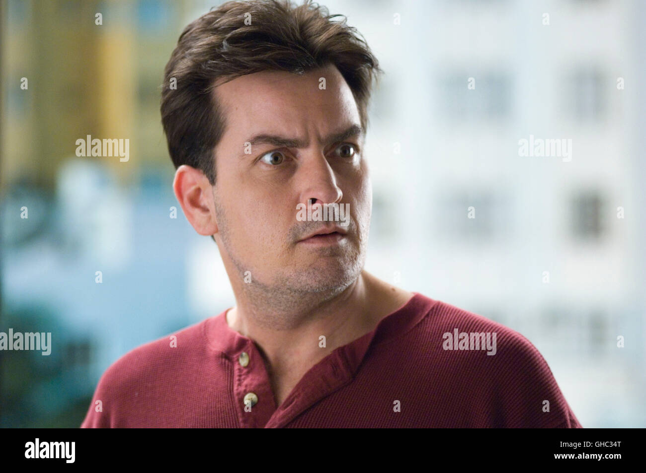 SCARY MOVIE 4 USA 2006 David Zucker Tom Logan (CHARLIE SHEEN) in a scene from SCARY MOVIE 4 ...