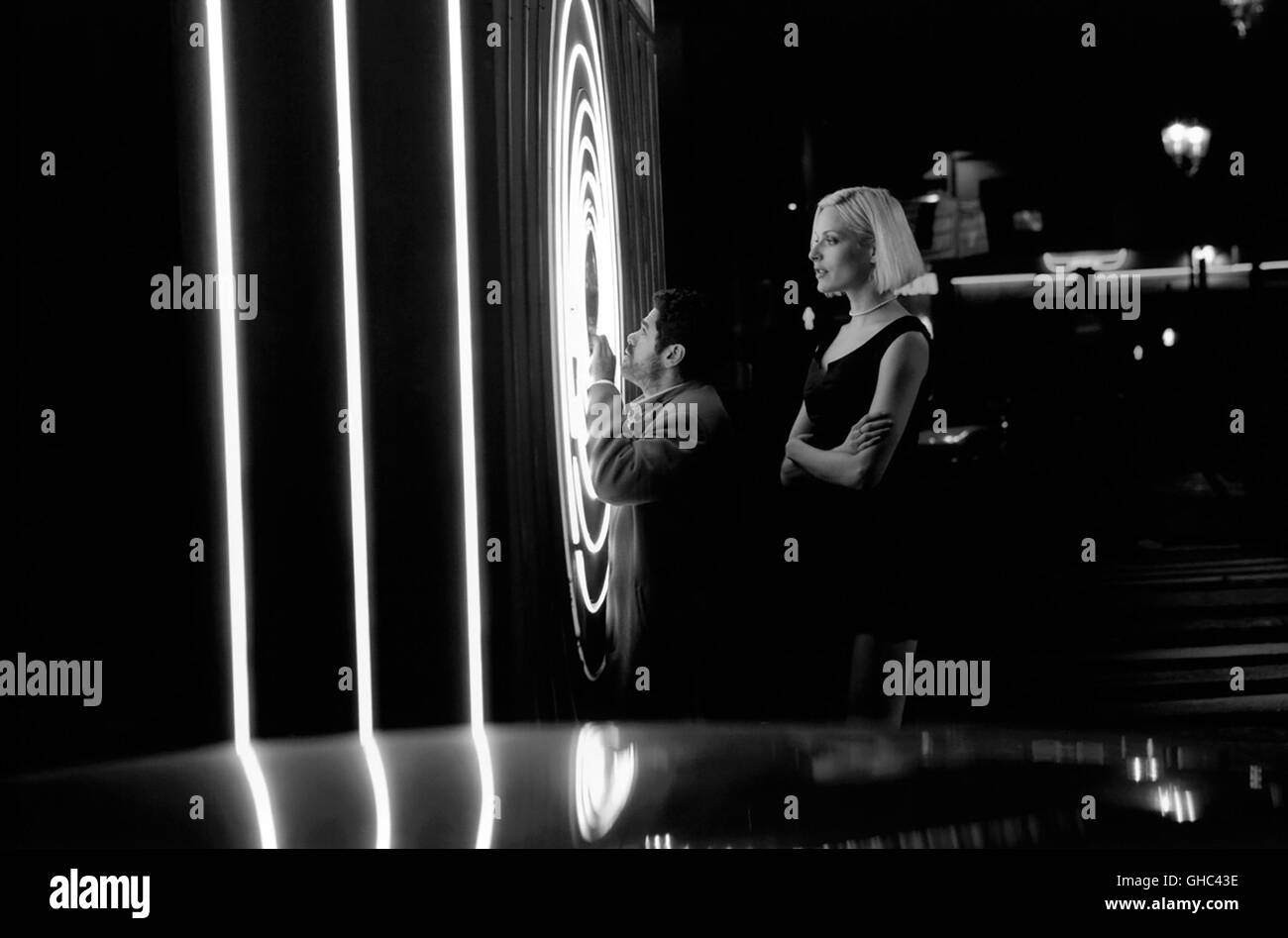 ANGEL-A Frankreich 2006 Luc Besson Andre (JAMEL DEBBOUZE) and Angel-A ...