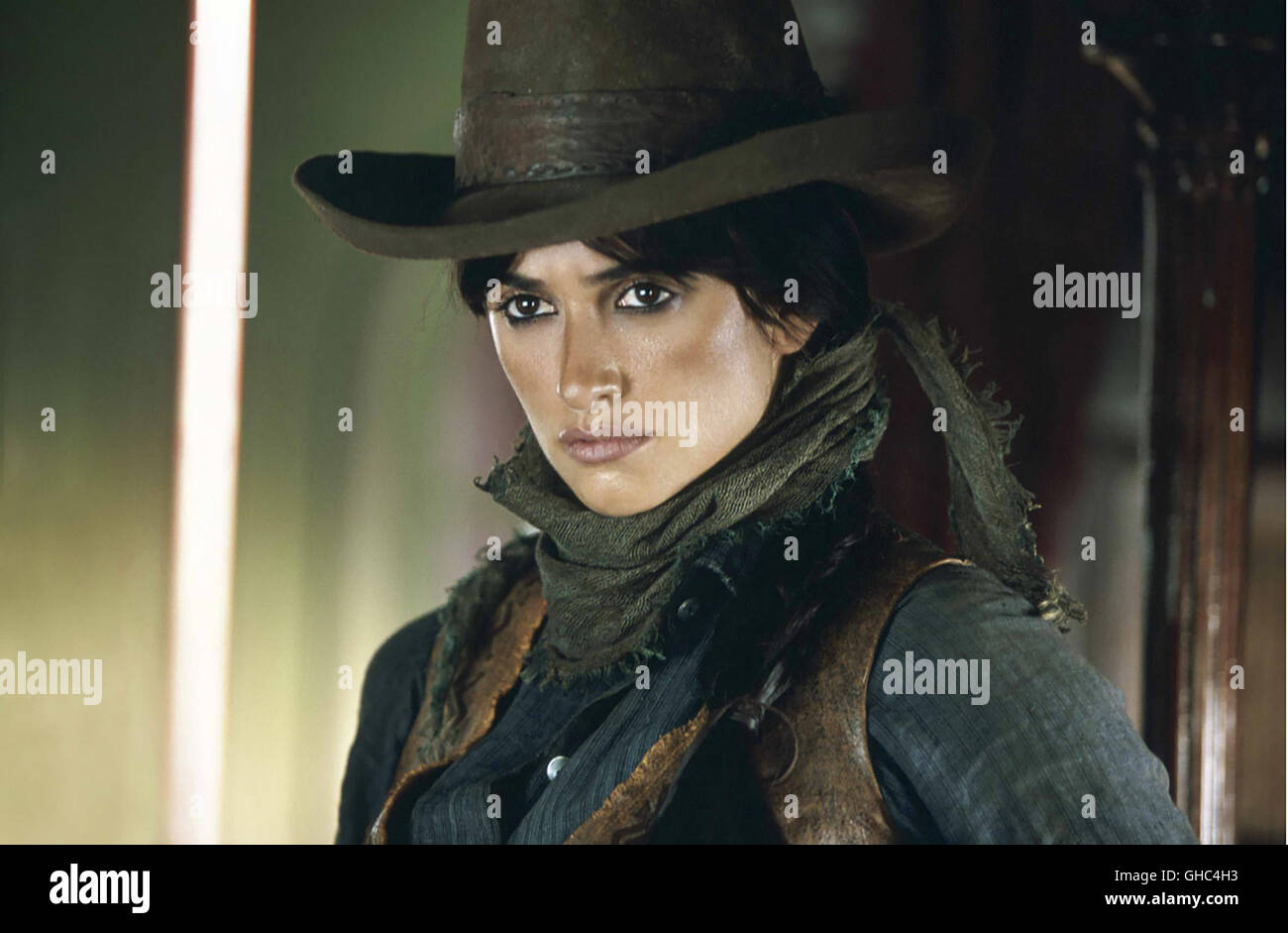 Bandidas penelope cruz hi-res stock photography and images - Alamy