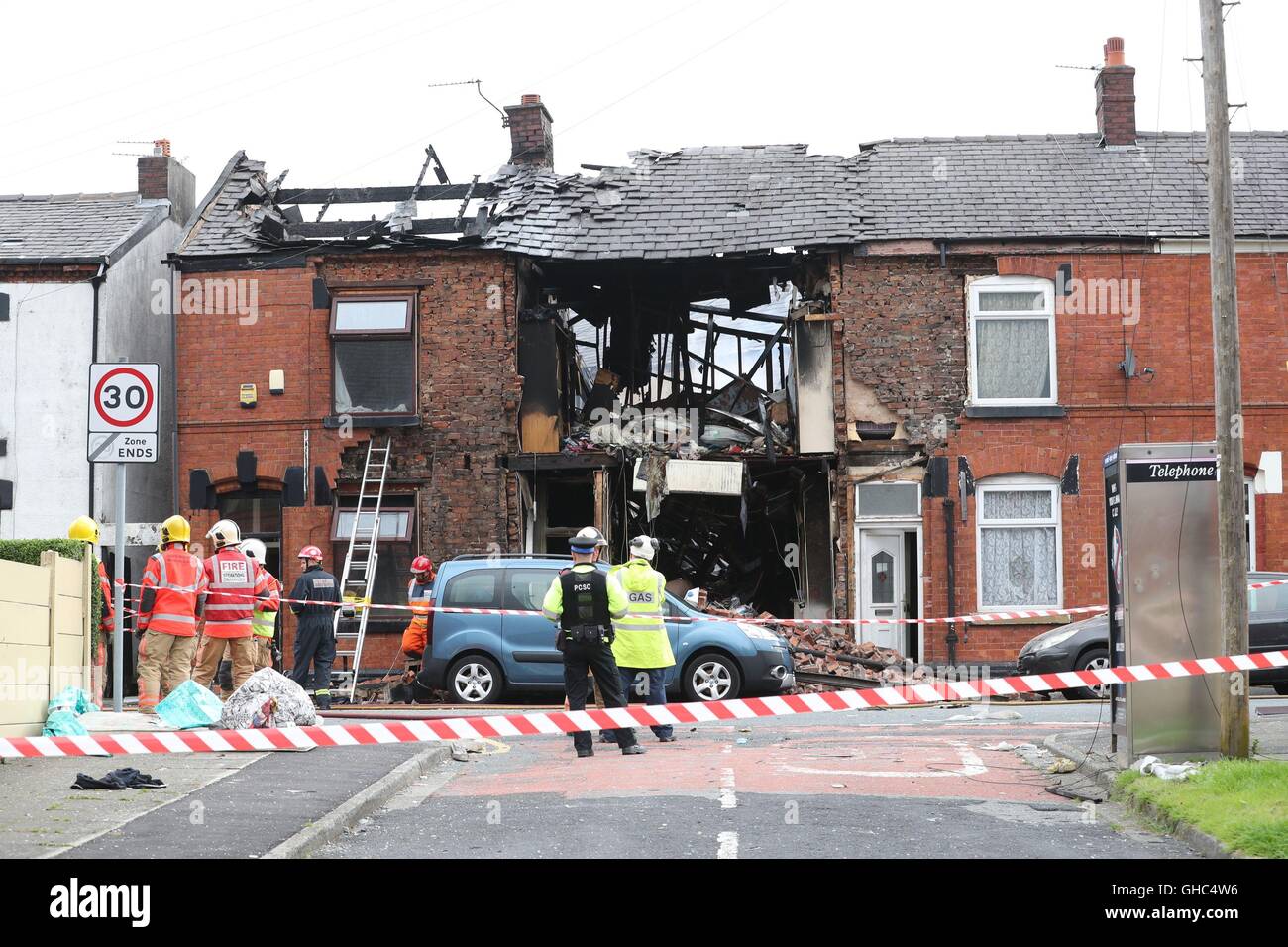 Explosion terraced house hi-res stock photography and images - Alamy