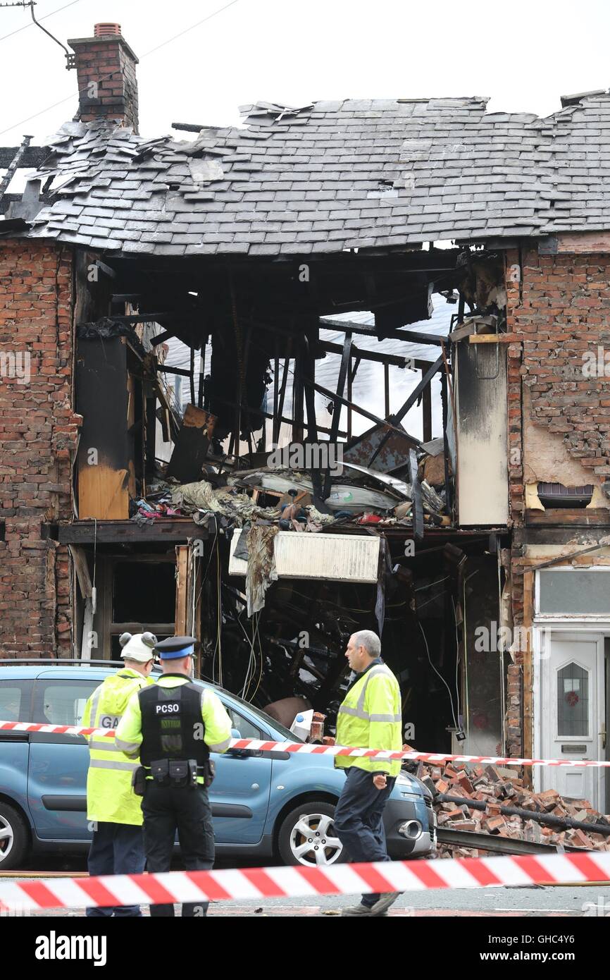 Explosion terraced house hi-res stock photography and images - Alamy