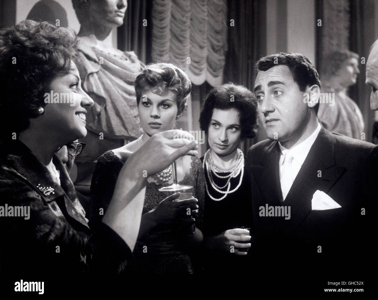 IL VIGILE Italien 1960 Luigi Zampa Szene mit MARIA MERLINI, ALBERTO ...