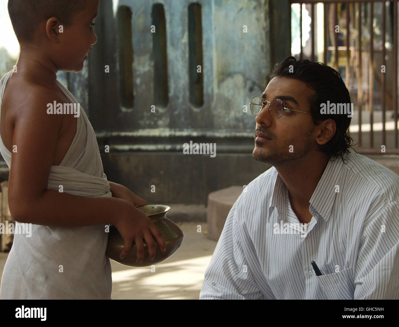 WATER Kanada/Indien 2005 Deepa Mehta Narayan (JOHN ABRAHAM) bittet ...