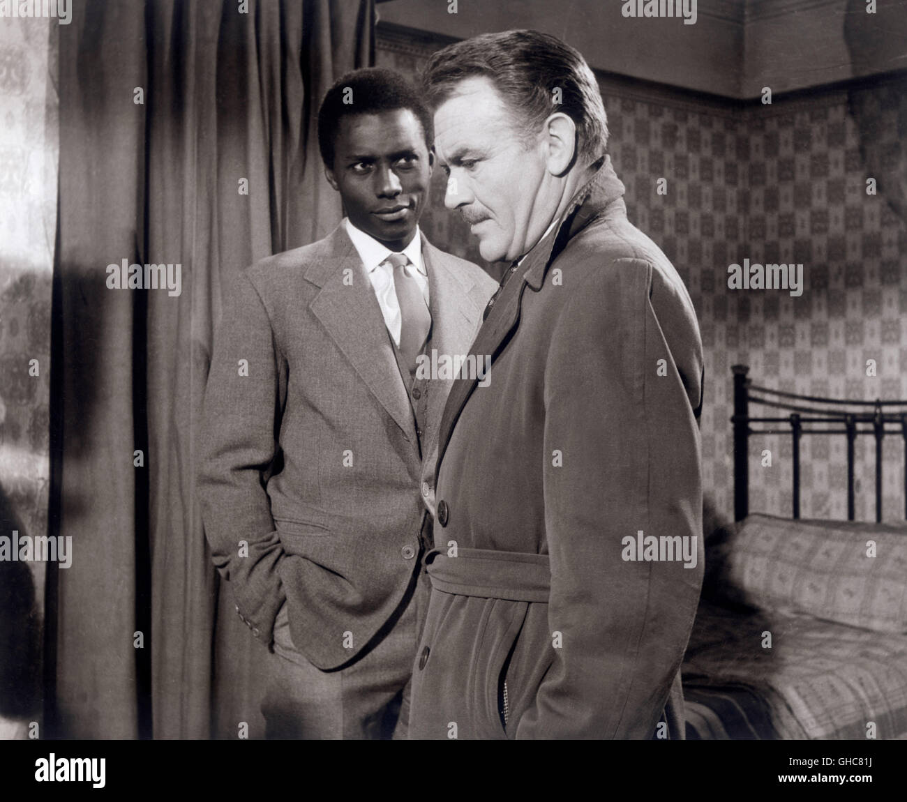 FLAME IN THE STREETS UK 1961 Roy Ward Baker JOHNNY SEKKA, JOHN MILLS Regie: Roy Ward Baker Stock ...