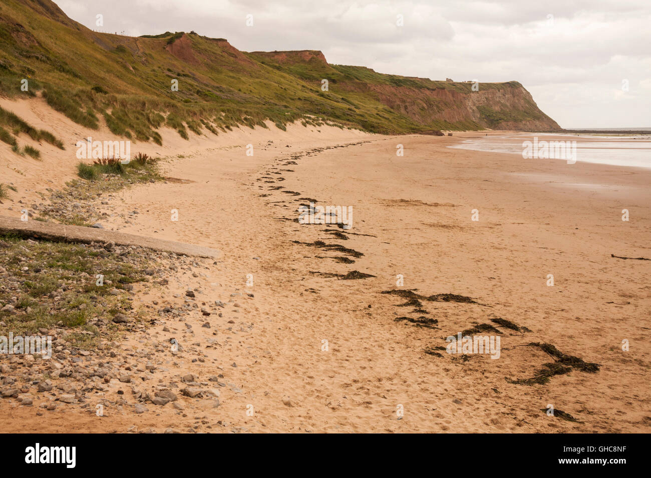 Cattersty sands beach skinningrove cleveland hi-res stock photography ...