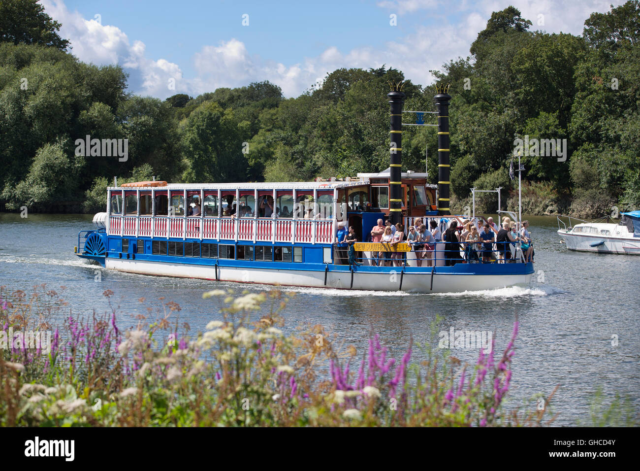 Thames river life hi-res stock photography and images - Alamy