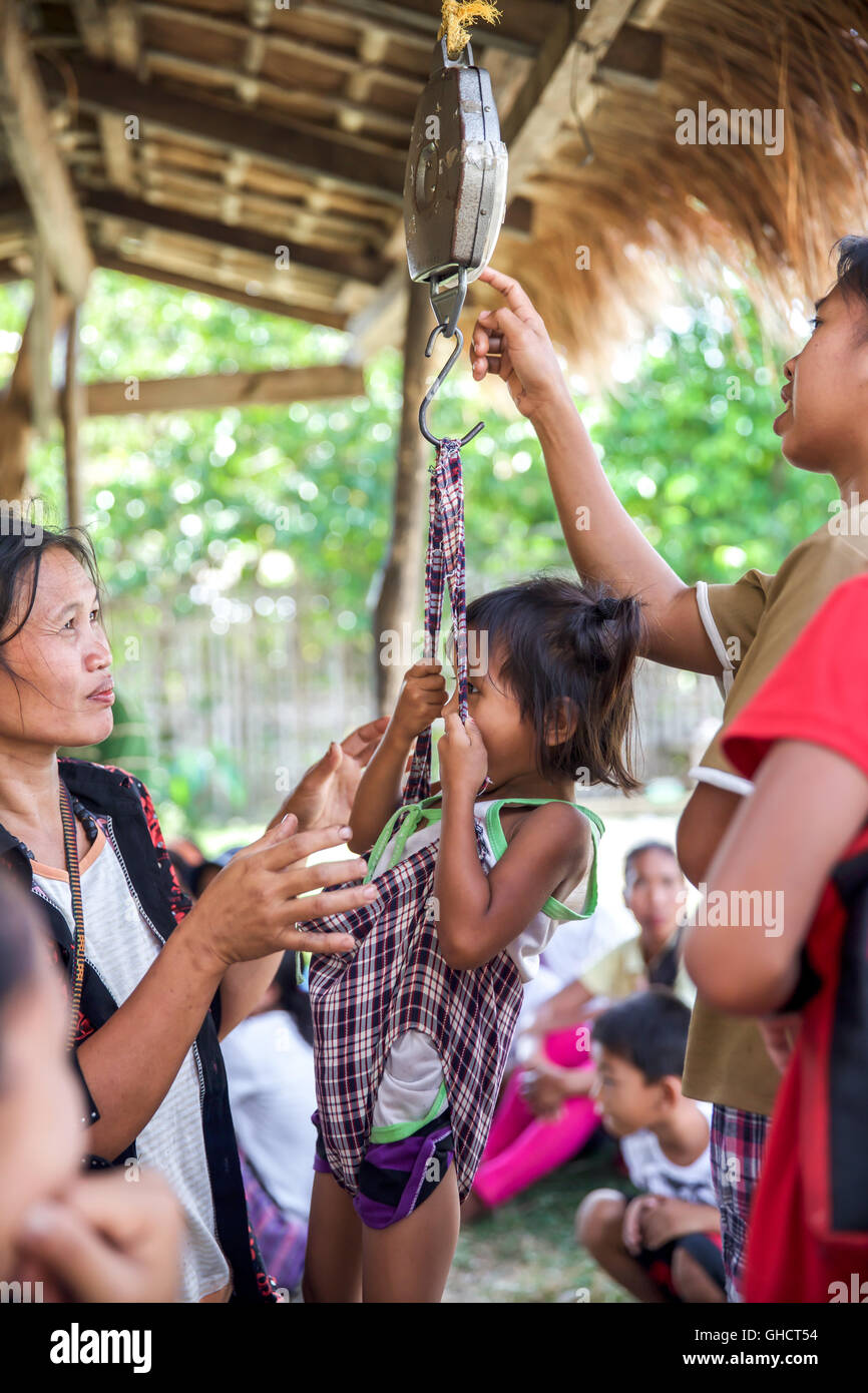 medical-aid-to-philippines-stock-photo-alamy