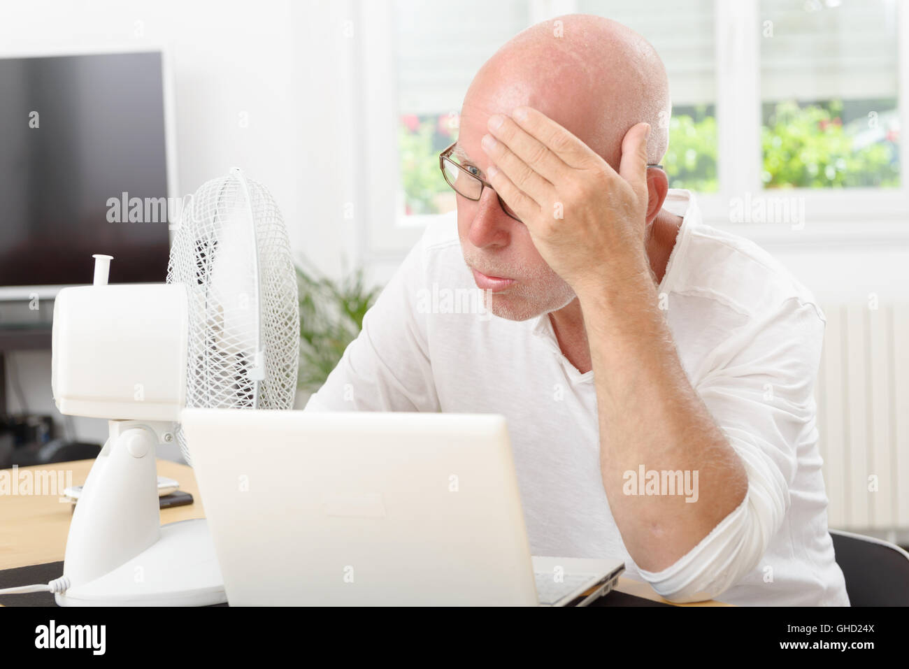 a man suffering from the heat Stock Photo - Alamy