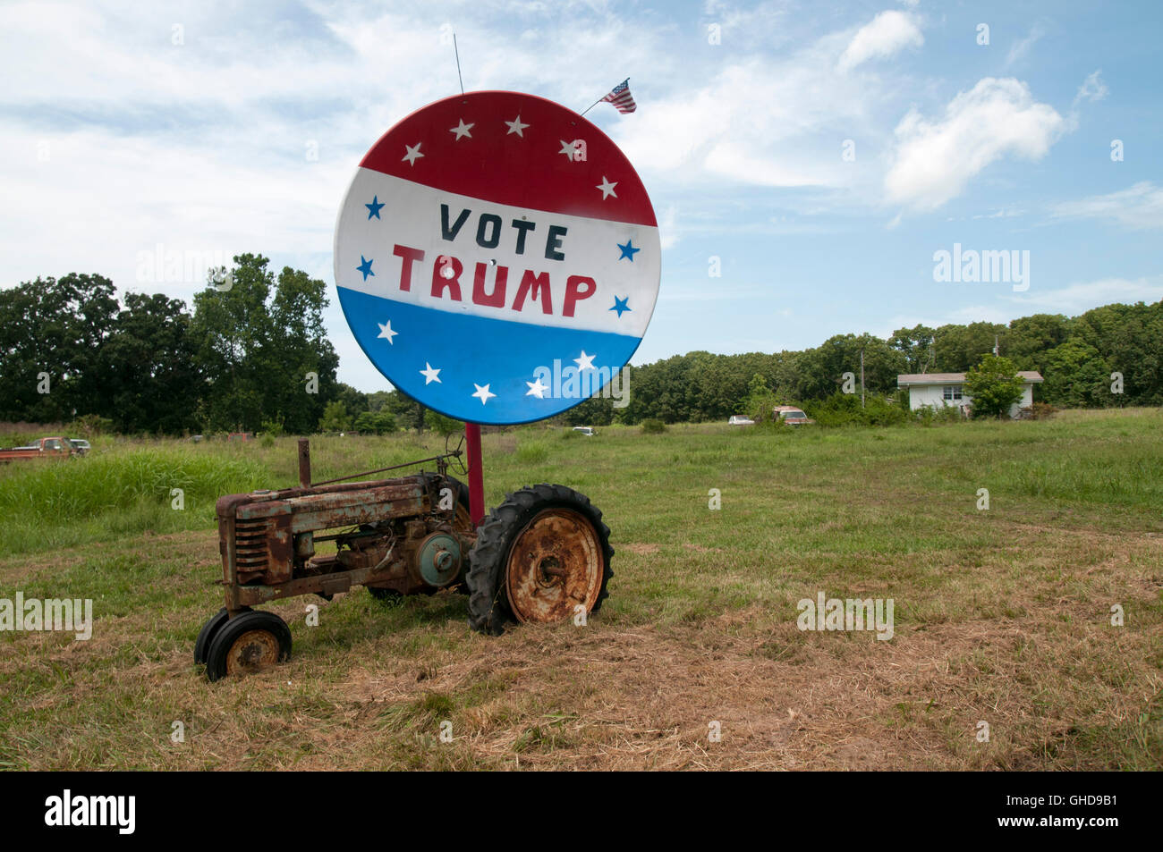 Trump sign rural hi-res stock photography and images - Alamy