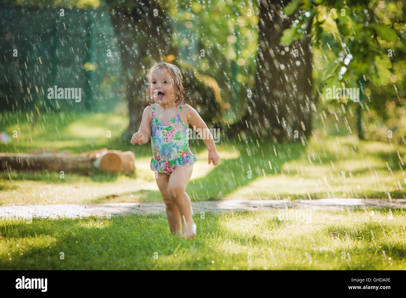 Sprinkler kids hi-res stock photography and images - Alamy