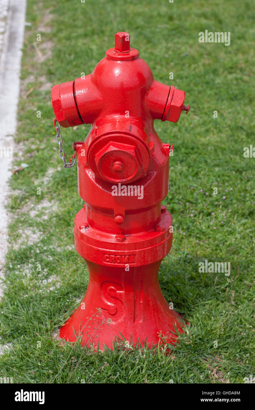 Cast iron fire hydrant hi-res stock photography and images - Alamy