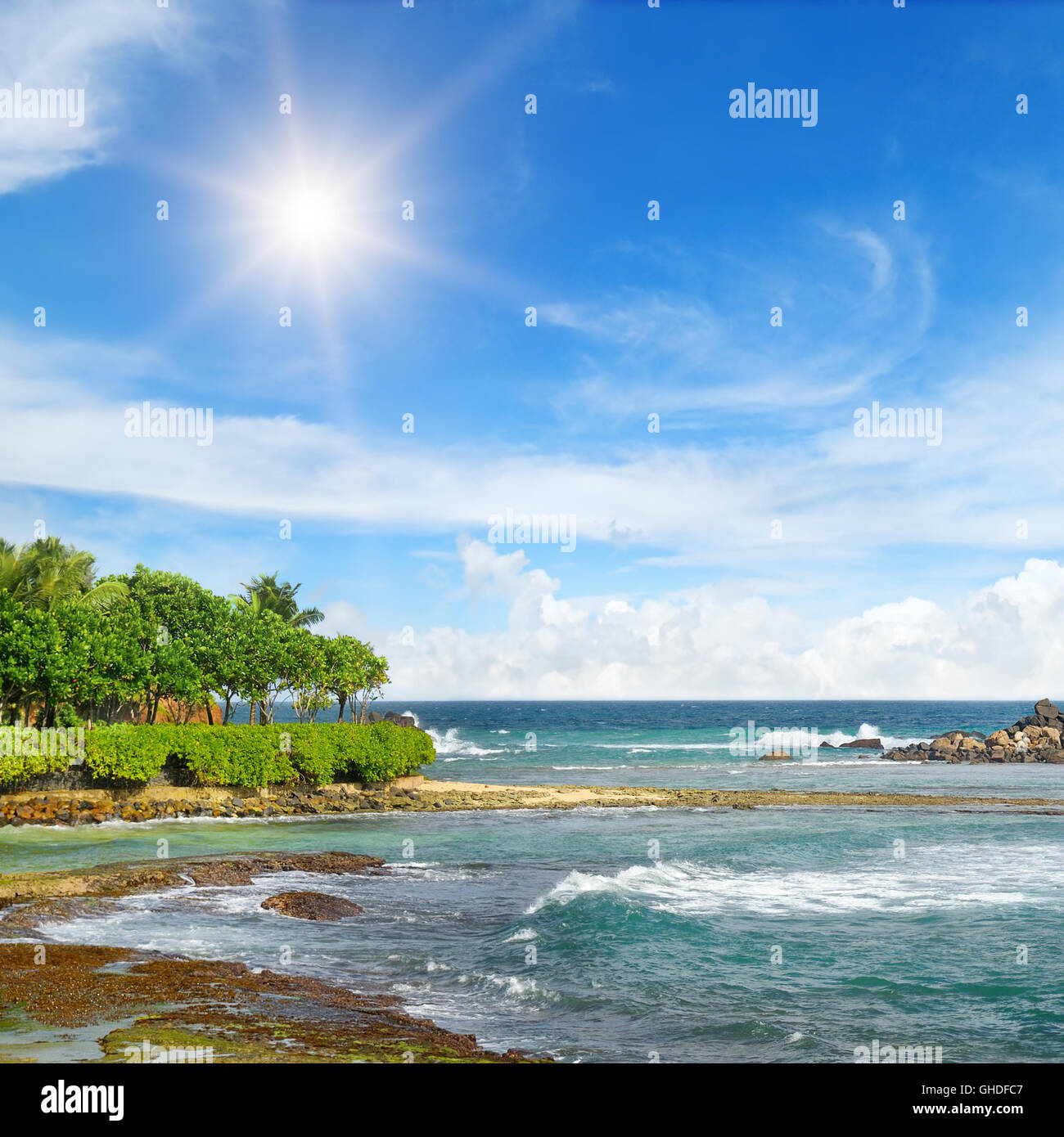 ocean, picturesque beach and blue sky Stock Photo - Alamy