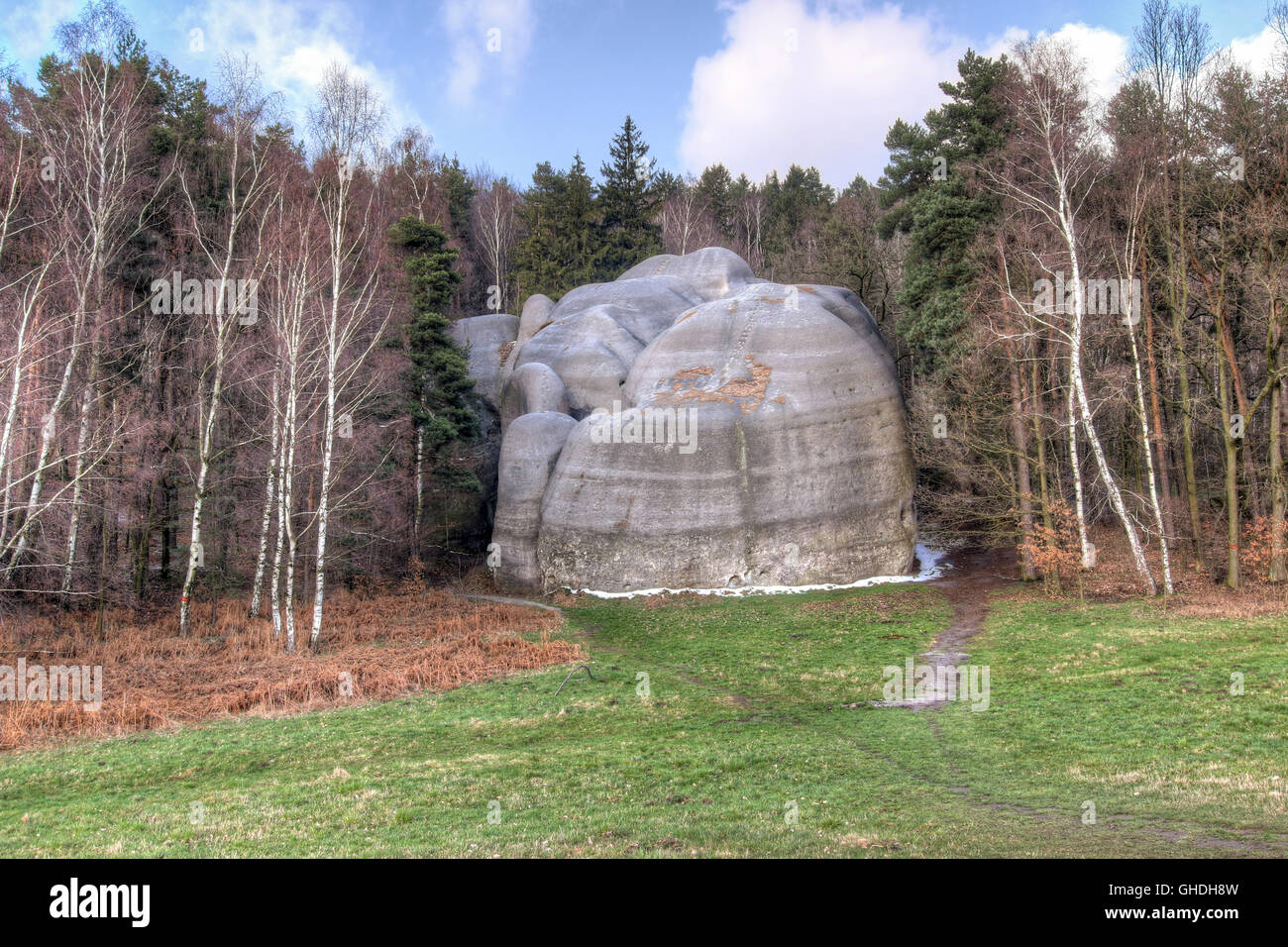 Interesting rock formation - Elephants Rocks - resembling a bathing ...