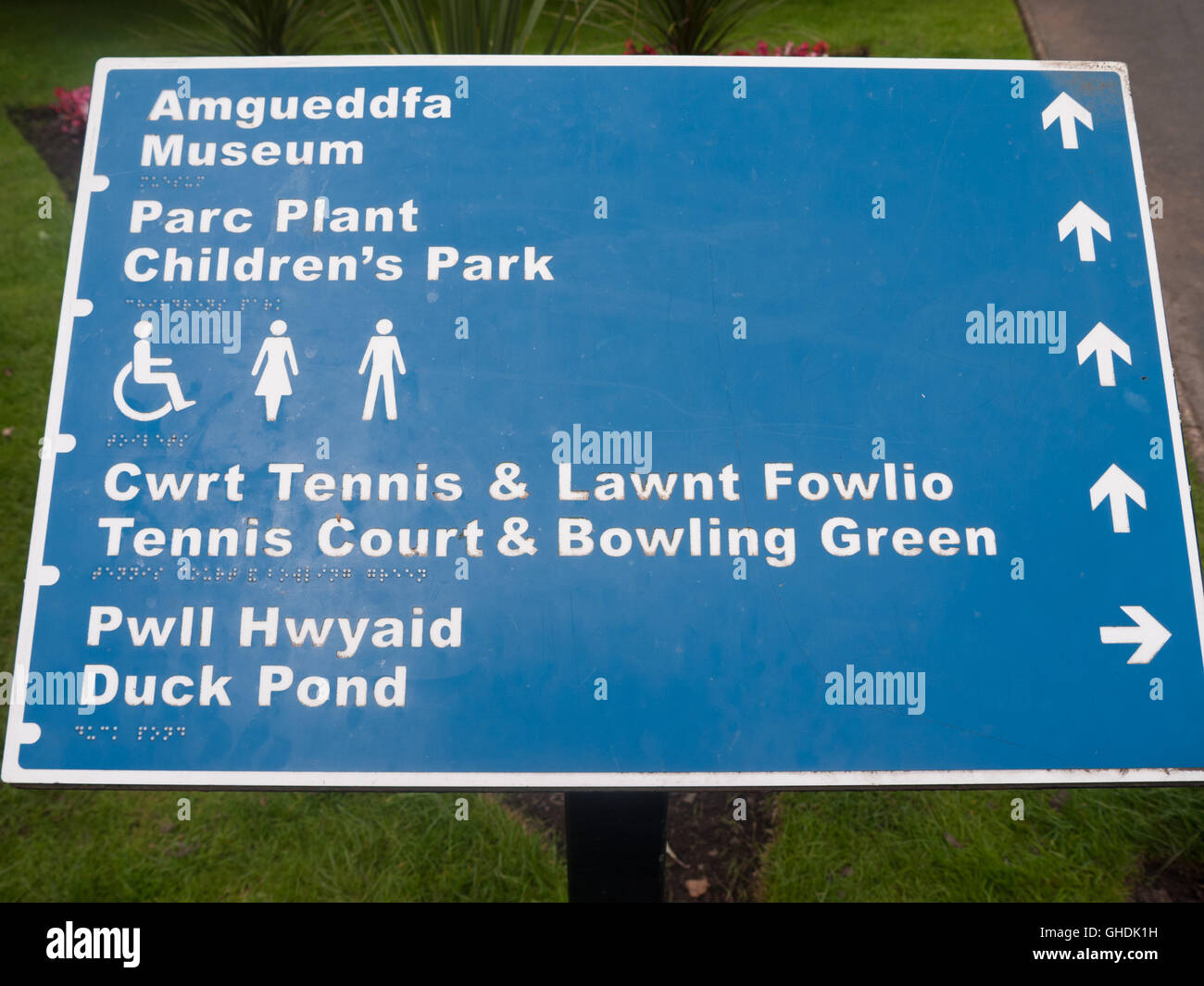 Direction sign to park attractions hi-res stock photography and images ...