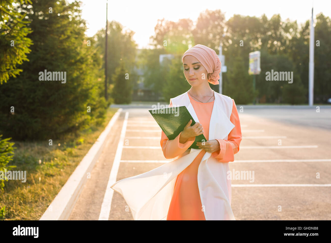 Muslim girl stand hi-res stock photography and images - Alamy