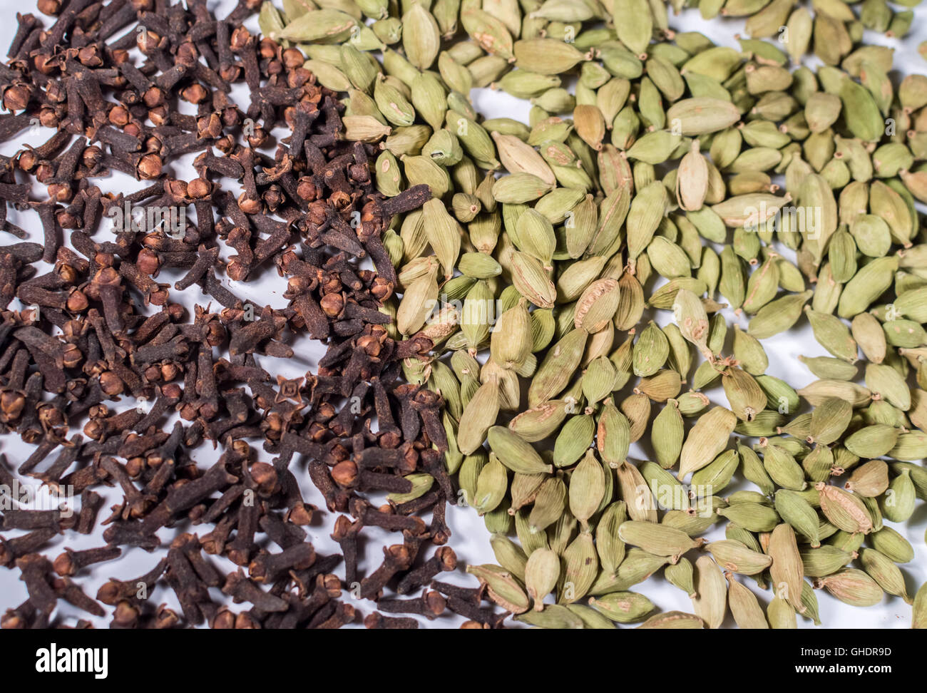 ceylon cardamom an cloves on a white background Stock Photo - Alamy