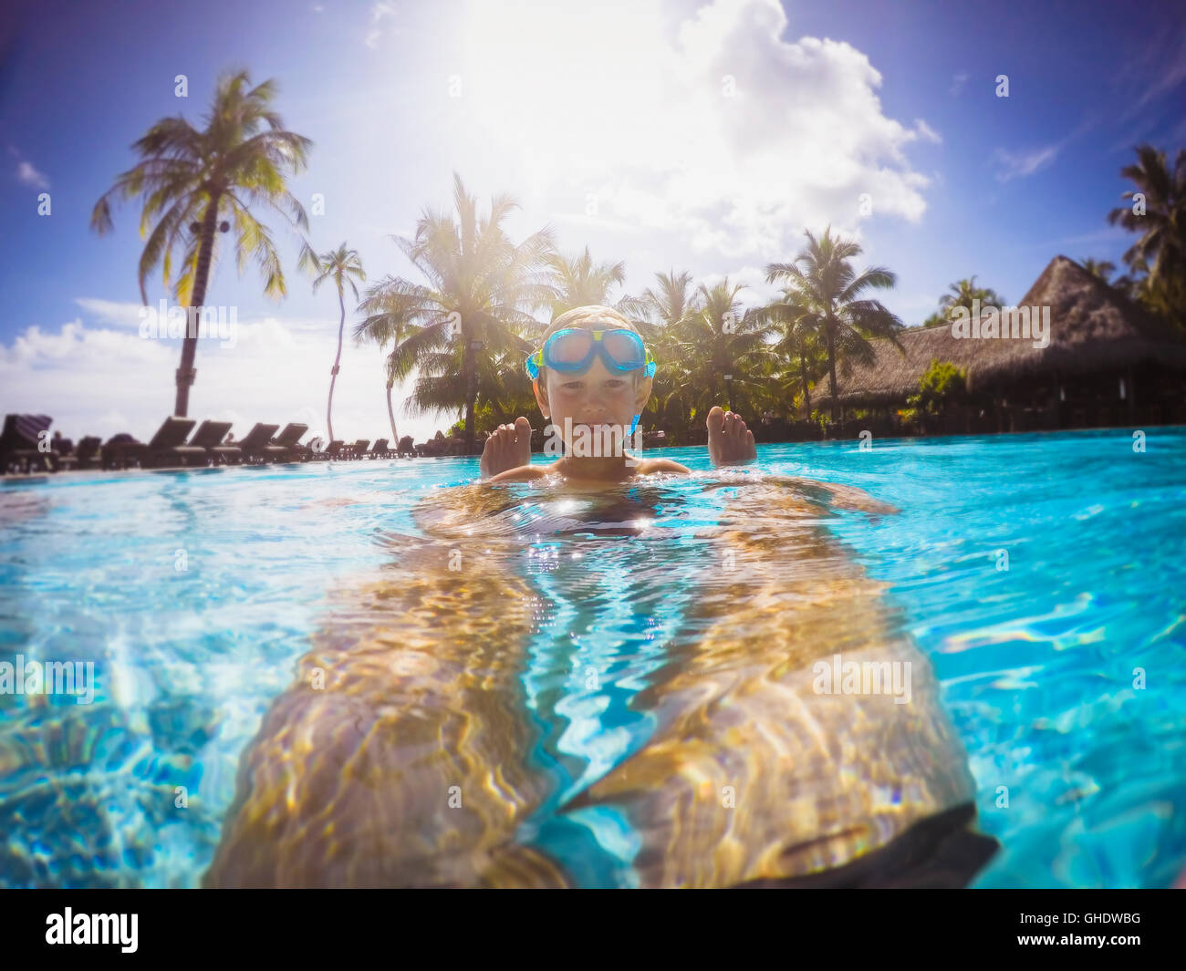 Family portrait in pool hi-res stock photography and images - Alamy