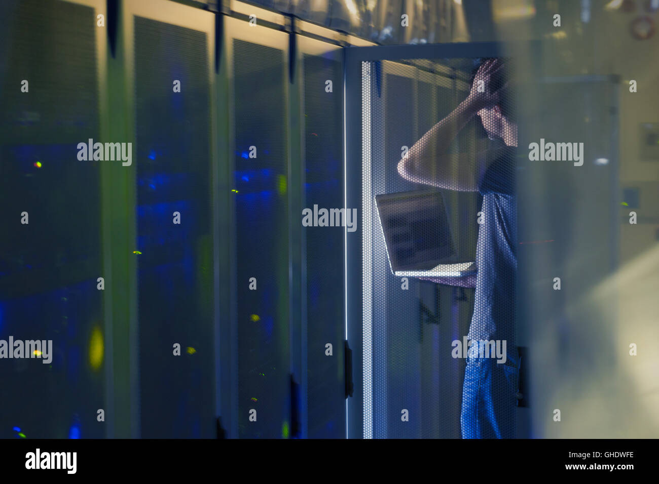 Server room laptop hi-res stock photography and images - Alamy