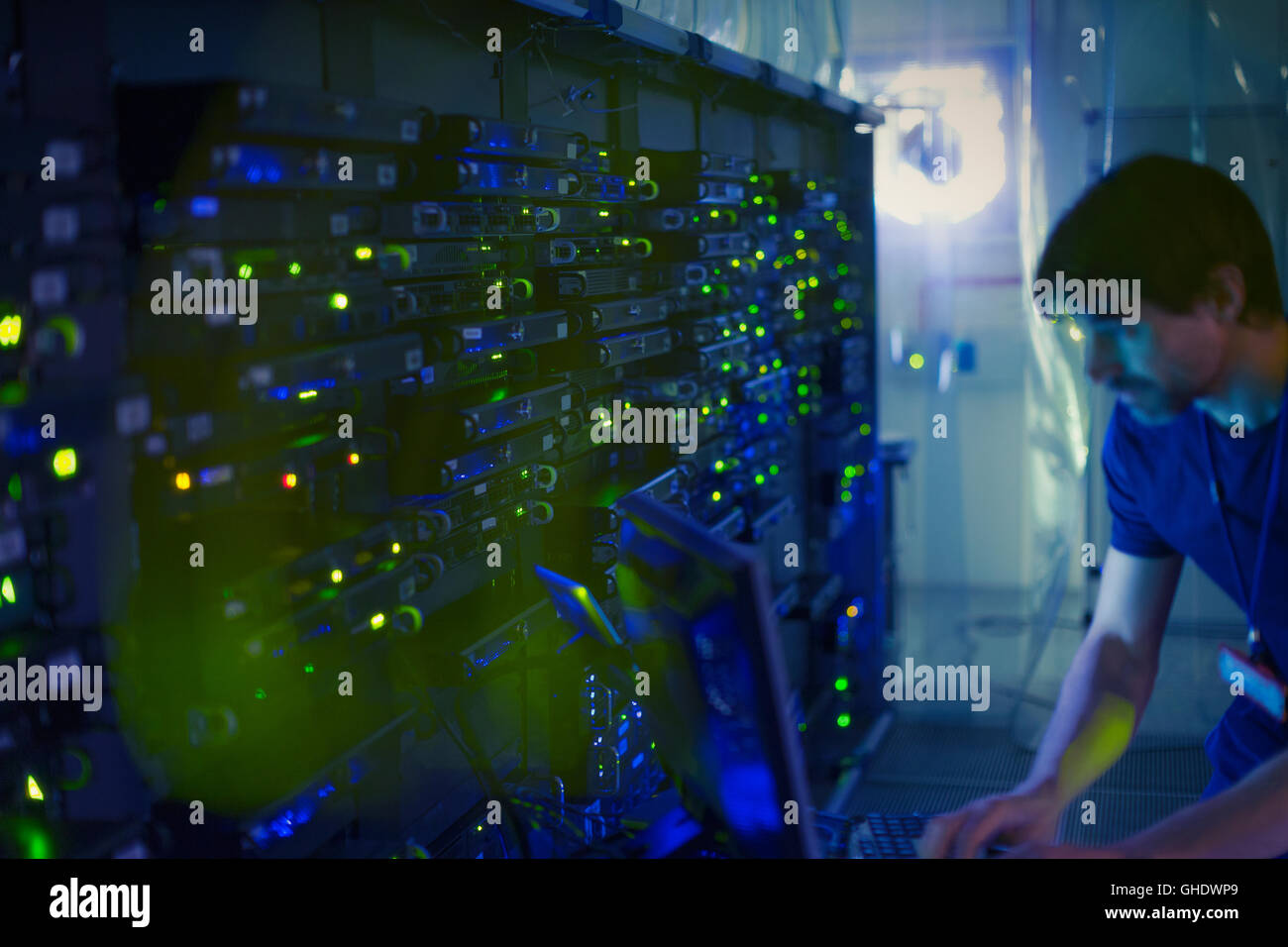 Server room, blue light hi-res stock photography and images - Alamy