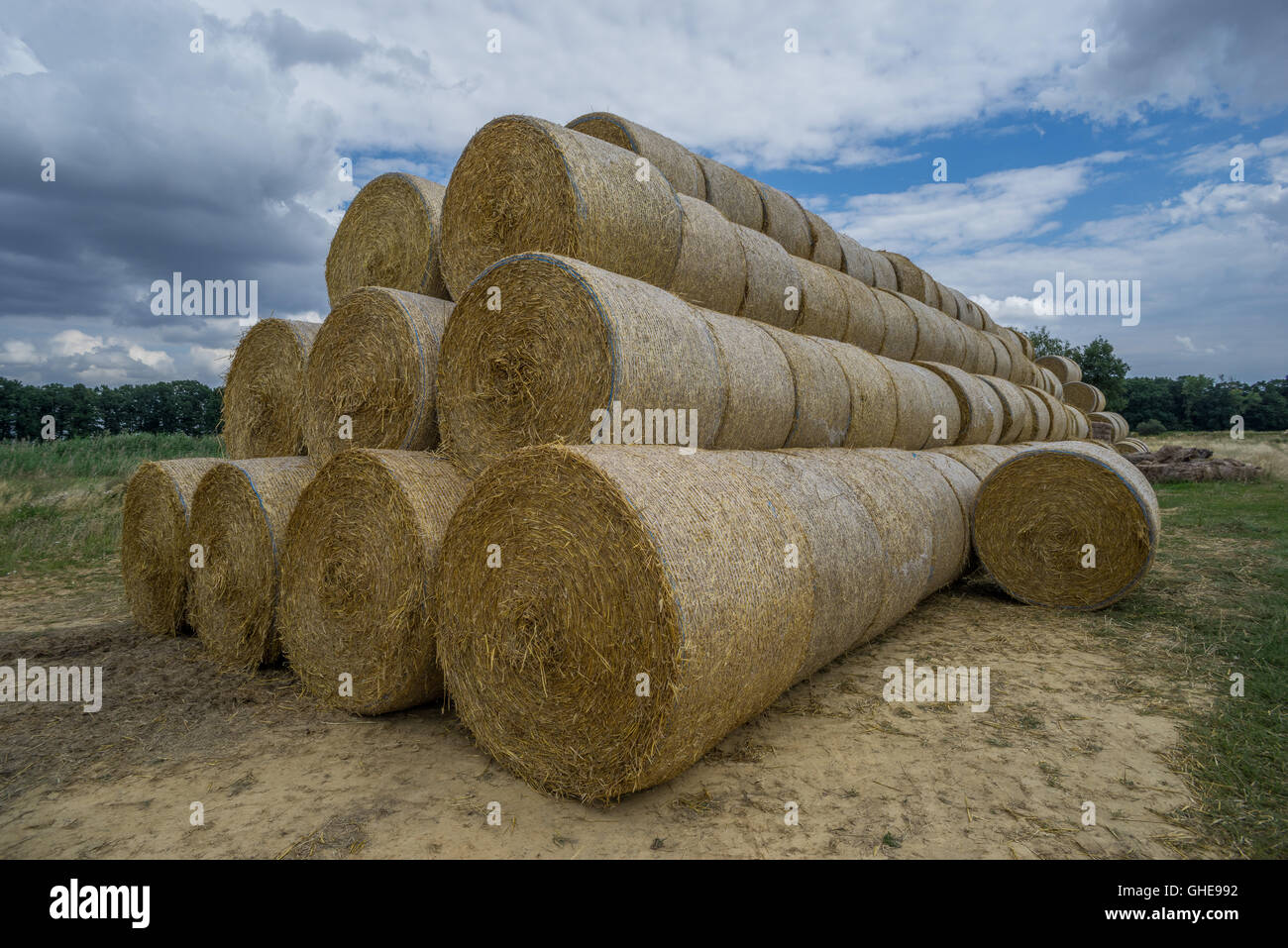 Pile Of Straw High Resolution Stock Photography and Images - Alamy