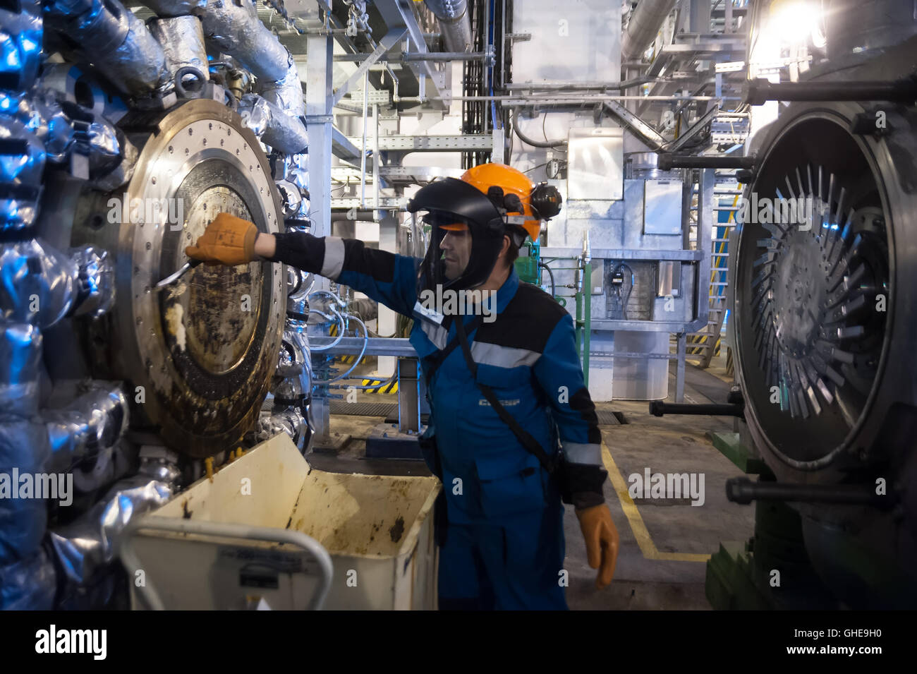 Industrial mechanic cleaning extruder machine Stock Photo - Alamy