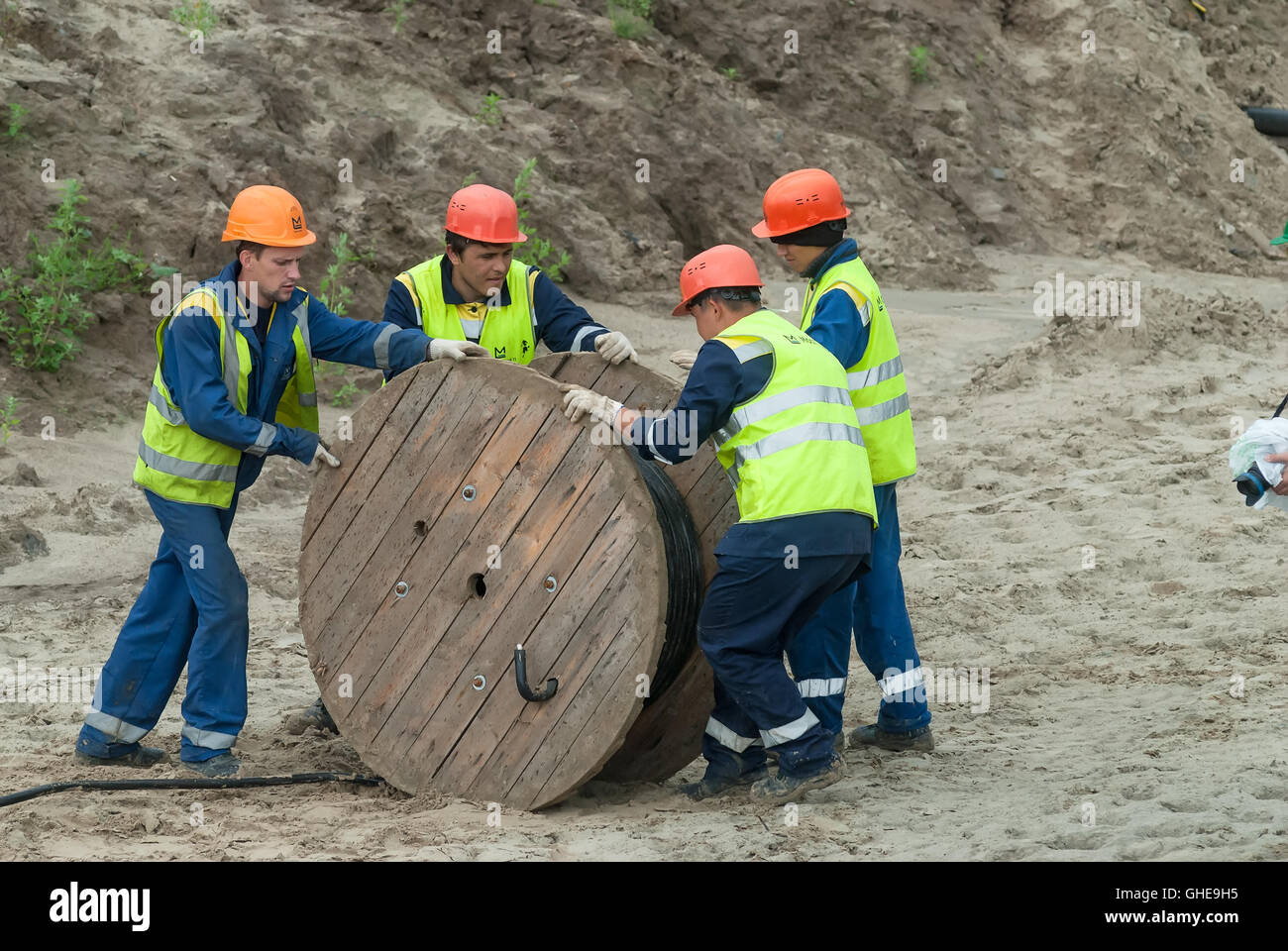 Cable pulling construction hi-res stock photography and images - Alamy