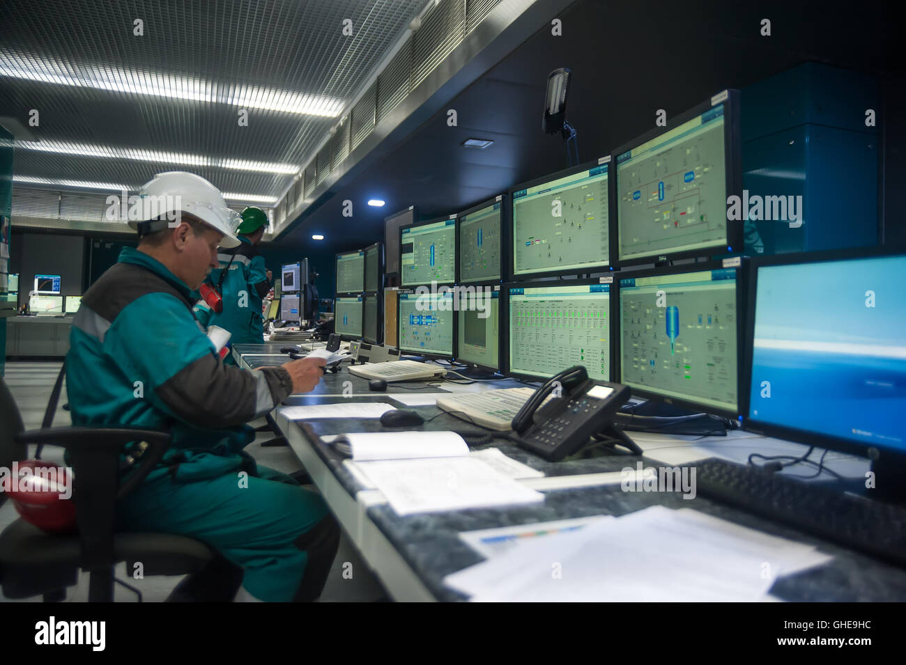 Petrochemical plant control room hi-res stock photography and images ...