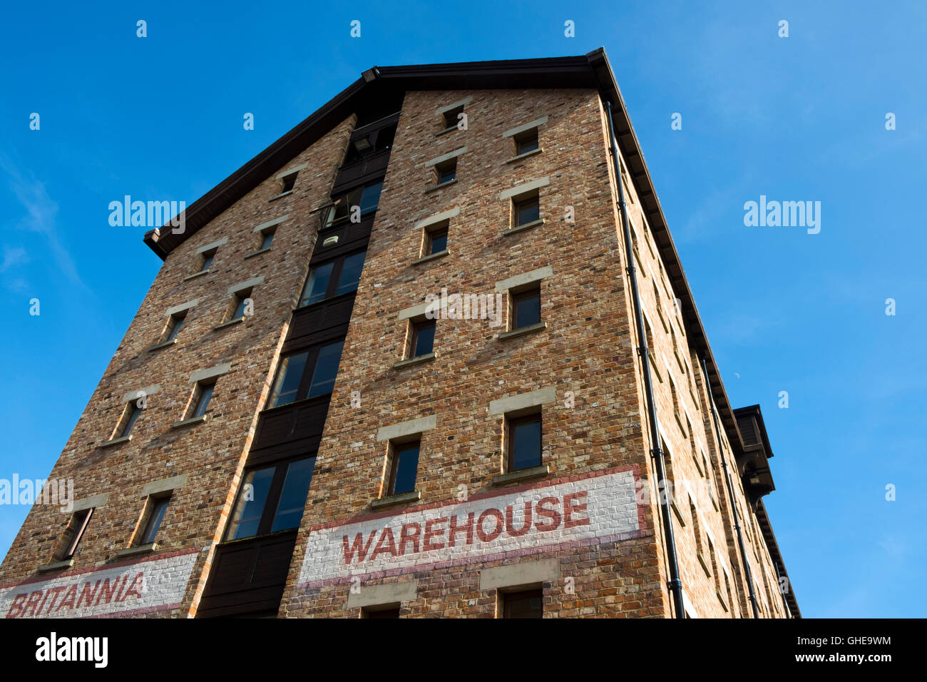 Spring sunshine brings visitors to Gloucester Docks, Gloucester, UK ...