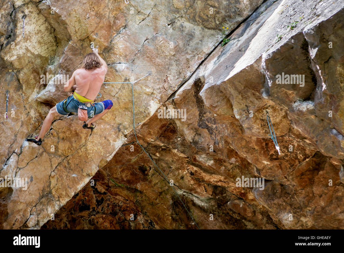 Climing man hi-res stock photography and images - Alamy