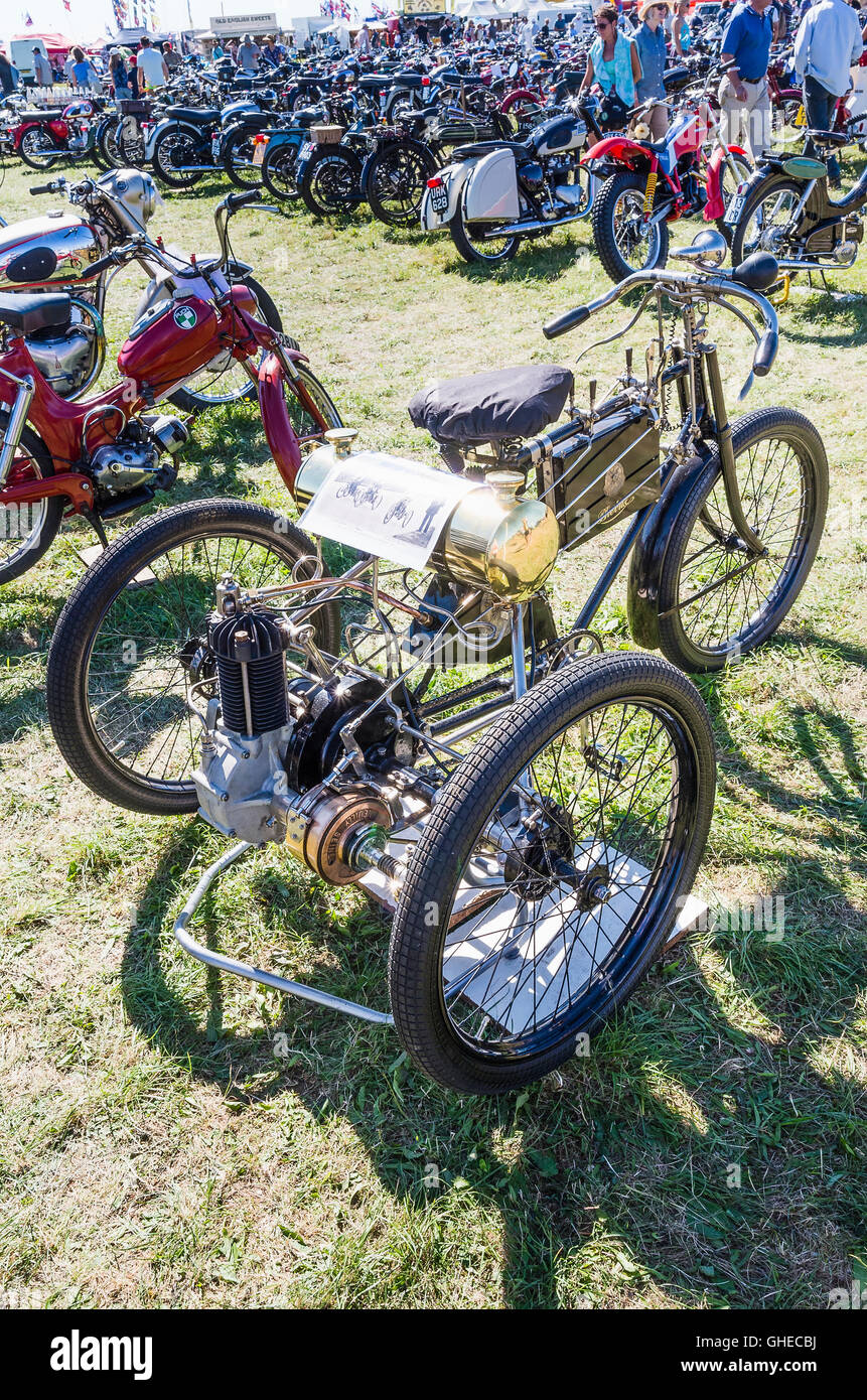 De Deon Boouton Phebus motorized tricycle at an English show Stock ...