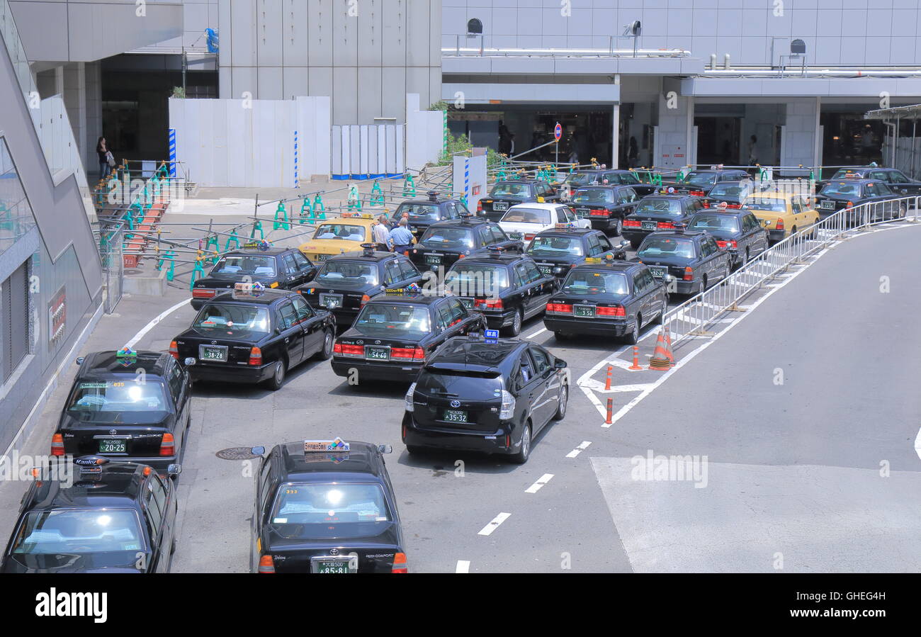 Taxi queue at Osaka Station in Osaka Japan Stock Photo - Alamy